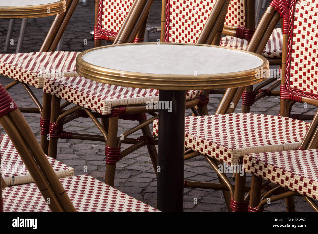 Frühstück gedeckter tisch frankreich -Fotos und -Bildmaterial in hoher ...