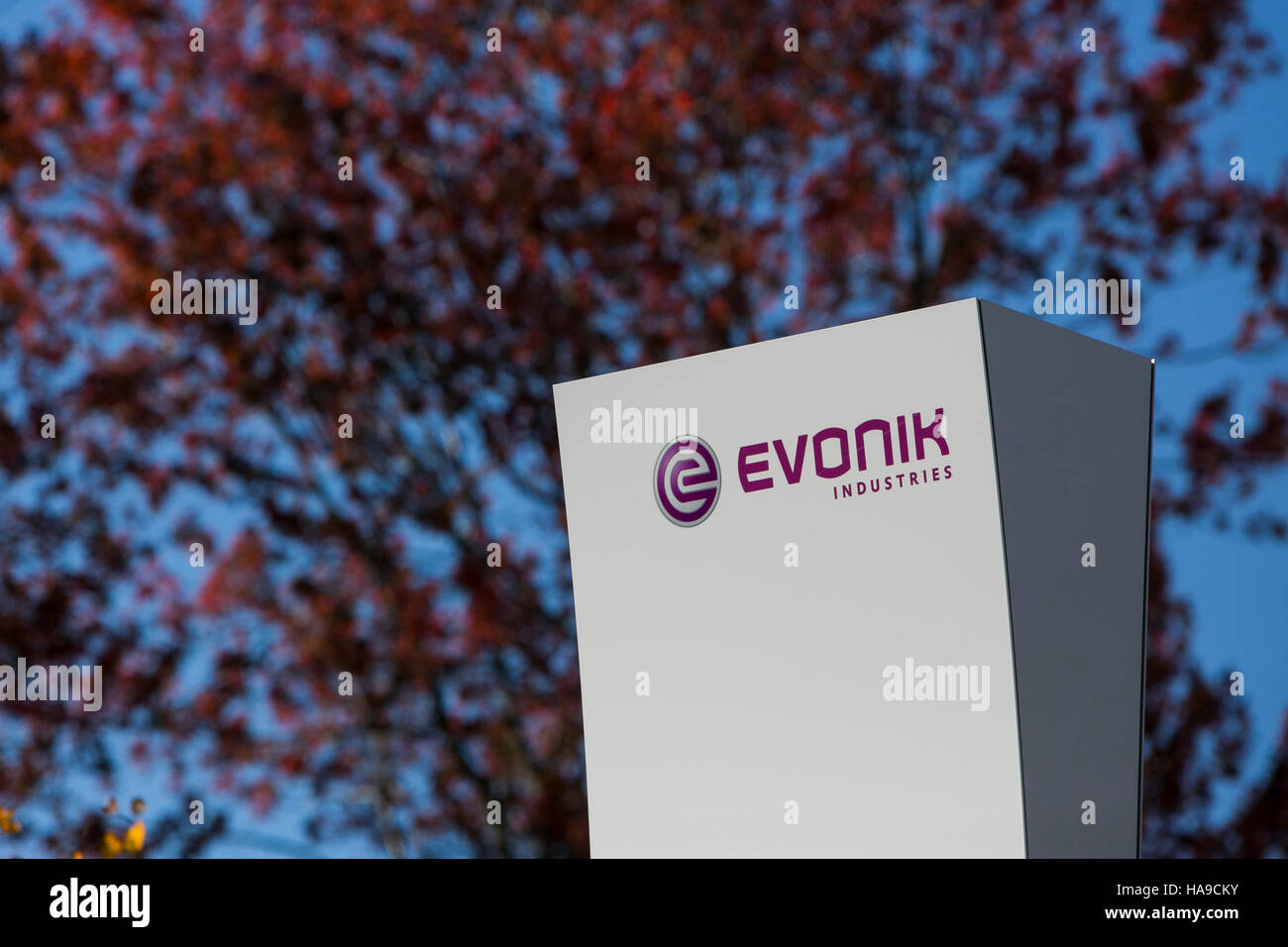 Evonik industries logo sign -Fotos und -Bildmaterial in hoher Auflösung ...