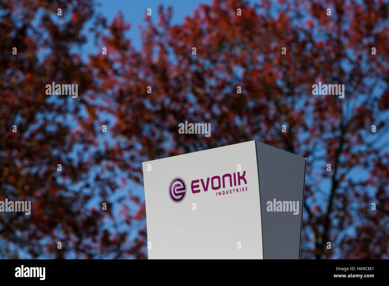Evonik industries logo sign -Fotos und -Bildmaterial in hoher Auflösung ...