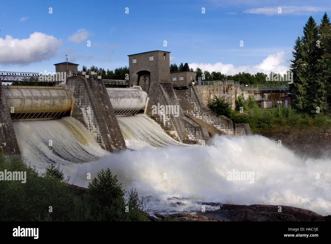 Hochwasserentlastung am Wasserkraftwerk Damm in Imatra - Imatra ...