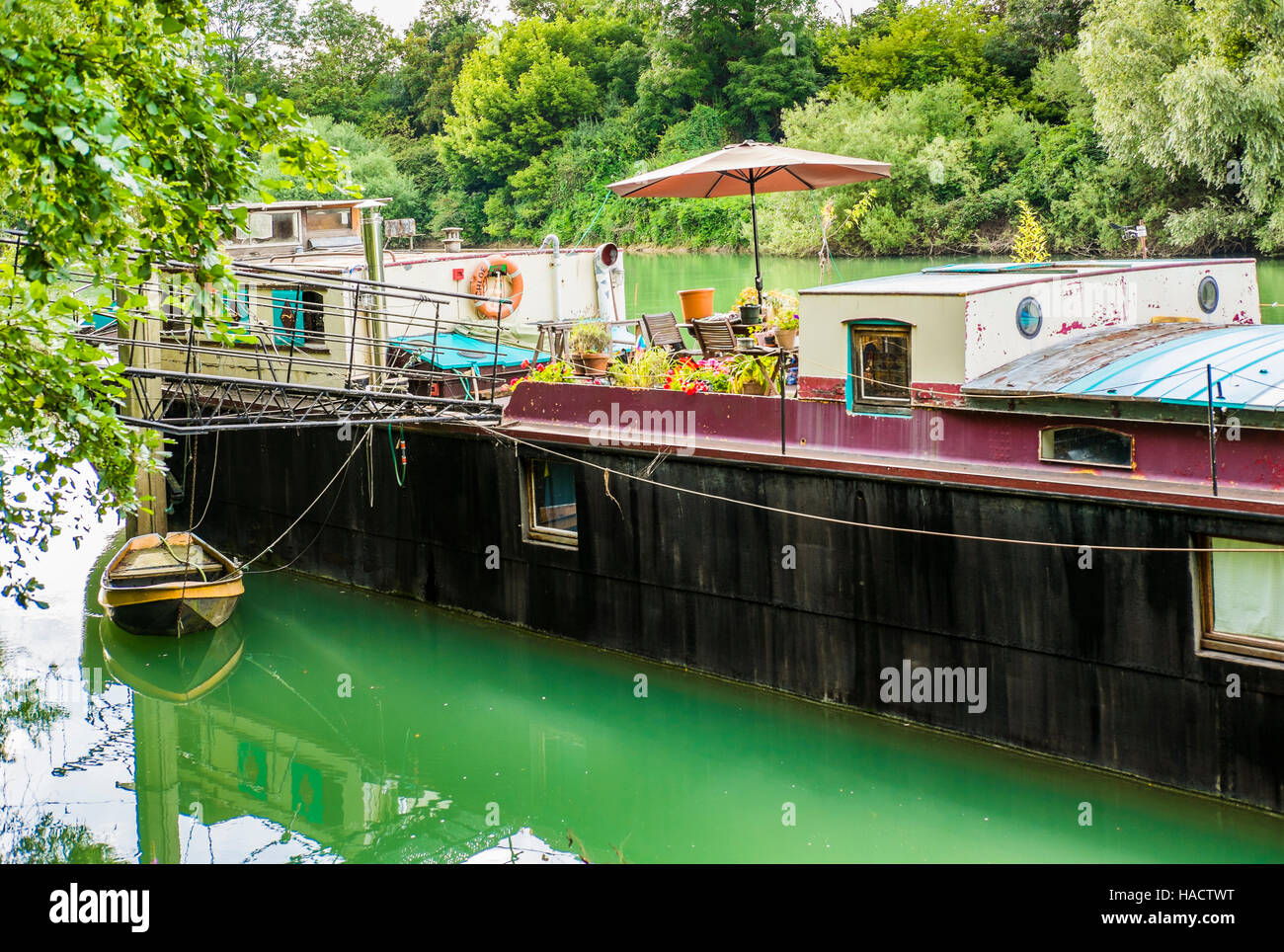 Hausboot am Fluss Marne in der Nähe von Neuilly-Sur-Marne, seine-Saint ...