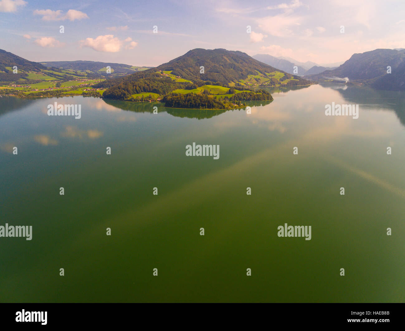 Luftaufnahme, Panorama von Seen Mondsee, Österreich Europa Mondsee ...