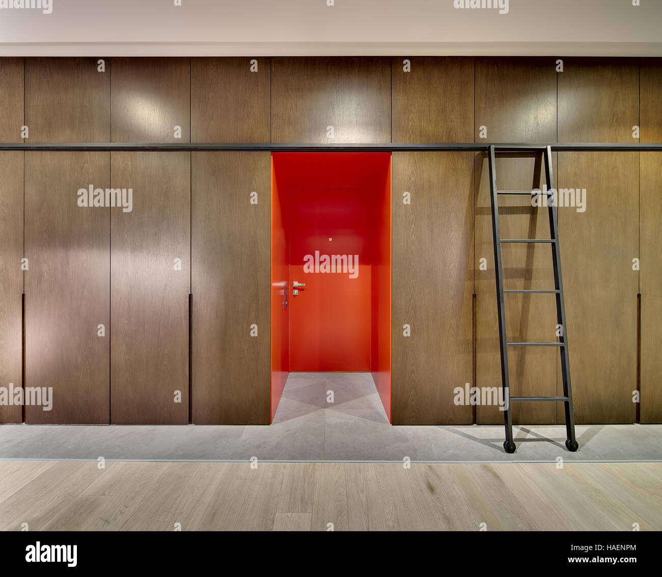 Loft eingang -Fotos und -Bildmaterial in hoher Auflösung – Alamy