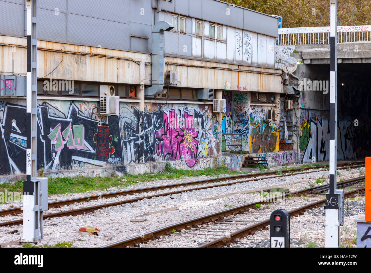 Graffiti im Bahnhof, Split Kroatien Stockfotografie - Alamy