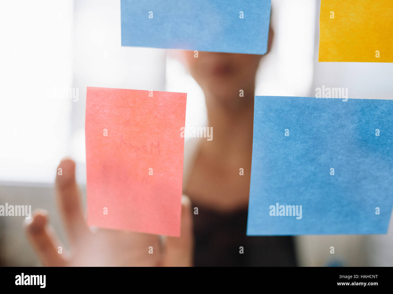 Notiz in der wand -Fotos und -Bildmaterial in hoher Auflösung – Alamy