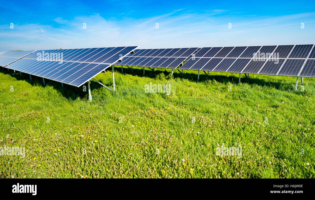 Solar photo voltaic -Fotos und -Bildmaterial in hoher Auflösung – Alamy