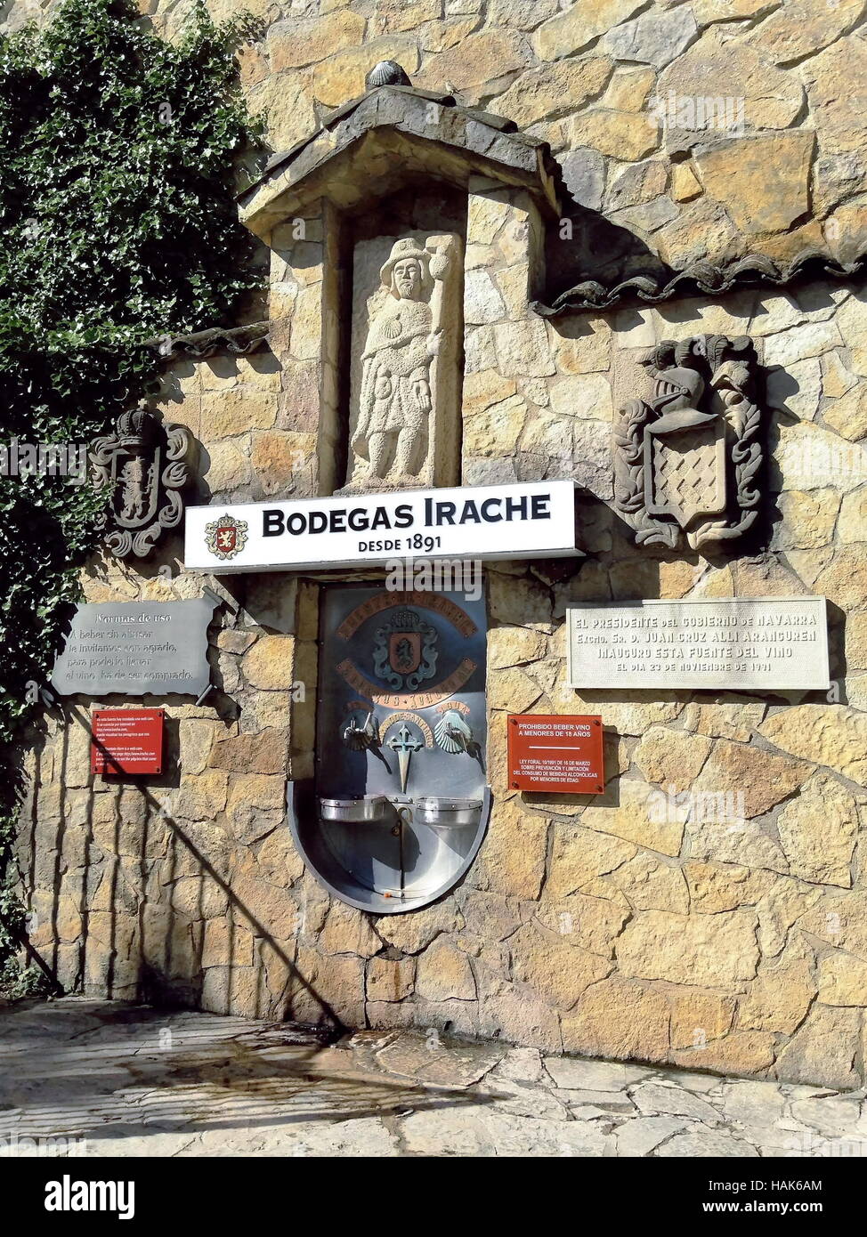 Kloster irache weinbrunnen -Fotos und -Bildmaterial in hoher Auflösung – Alamy