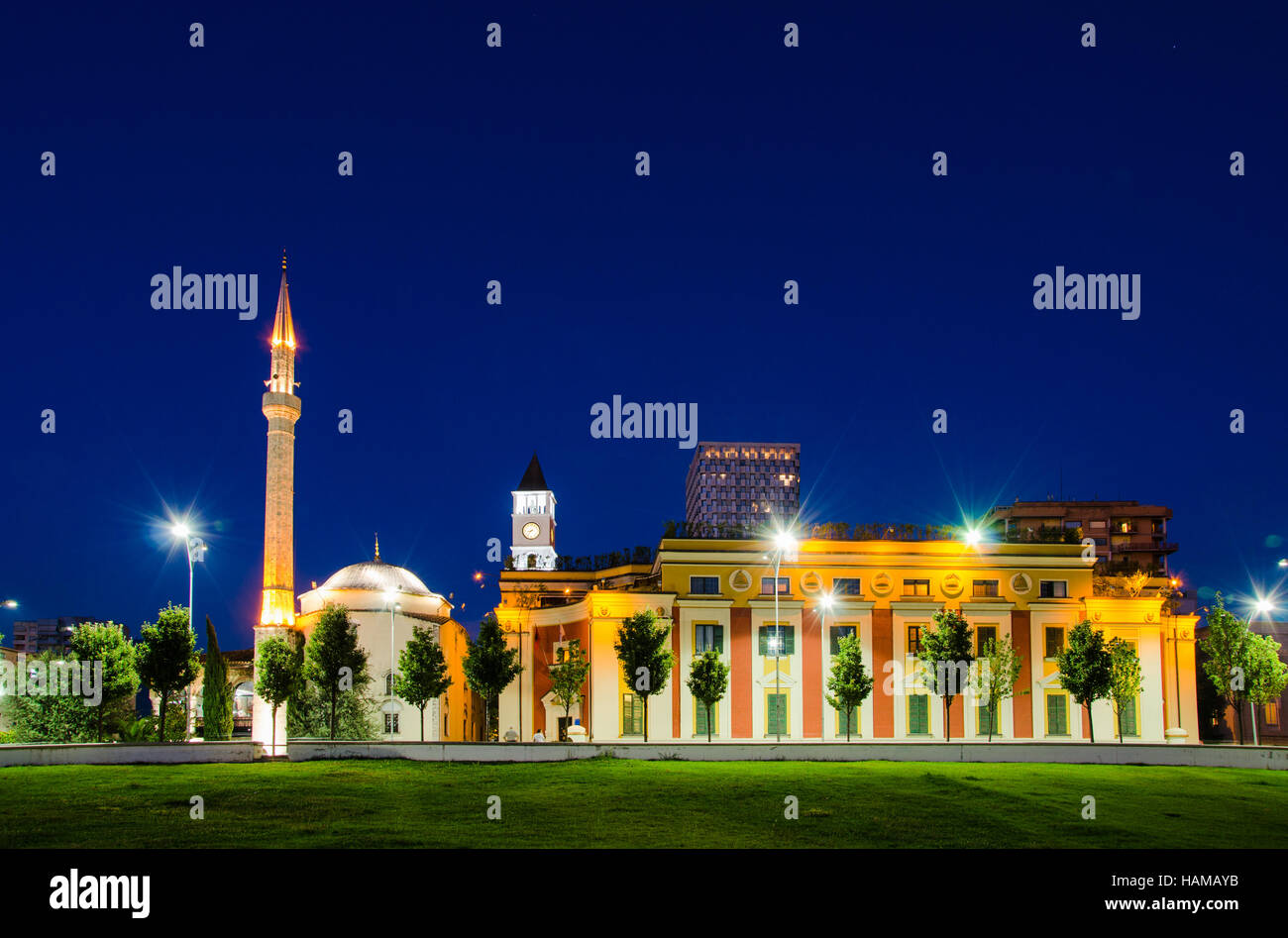 Die Et'hem Bey Moschee Skanderbeg-Platz, in der Nacht, Tirana ...