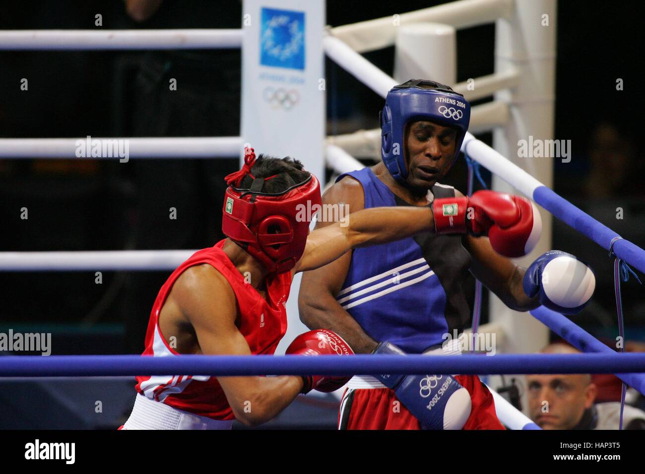 Olympic boxing gloves -Fotos und -Bildmaterial in hoher Auflösung – Alamy
