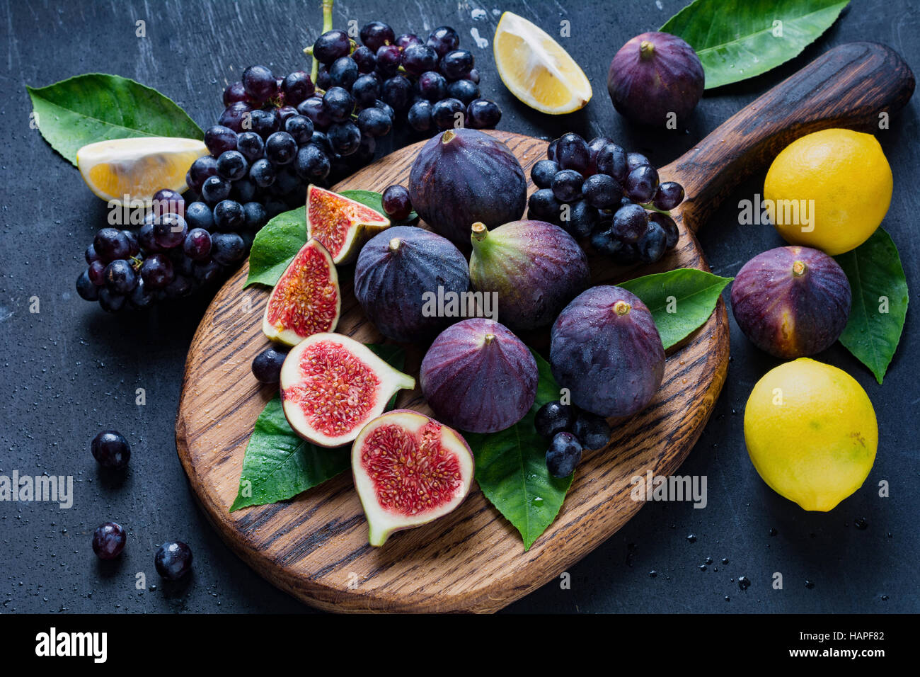 Reife Feigen Essen Stockfotos und -bilder Kaufen - Alamy