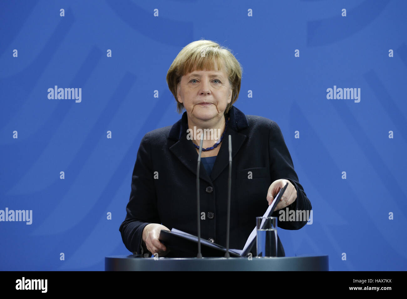 Merkel auf den Tod von Nelson Mandela Stockfotografie - Alamy