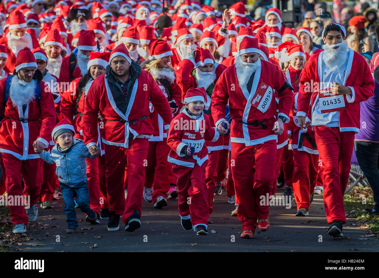 London, UK. 4. Dezember 2016. Begeistern als Teilnehmer Start ...