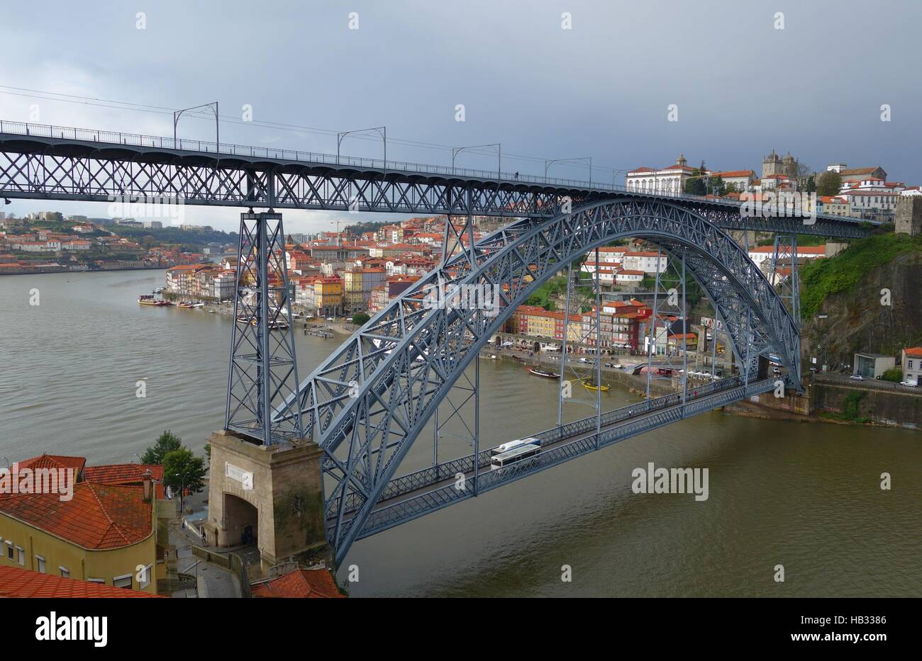 Brücke in porto -Fotos und -Bildmaterial in hoher Auflösung – Alamy