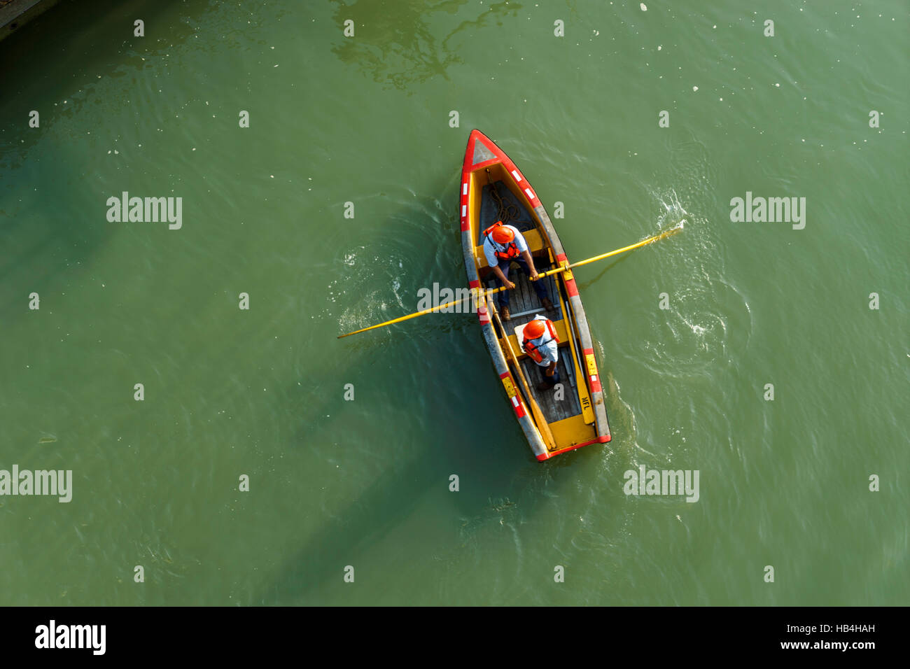 Rowing Boat From Above Stockfotos und -bilder Kaufen - Alamy