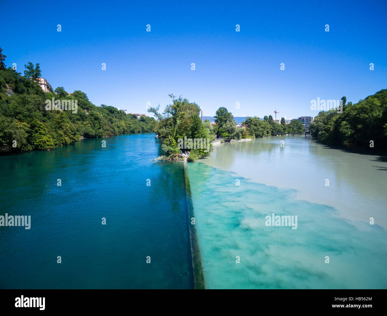 Luftaufnahme der Arve eine Rhone Fluss Zusammenfluss in Genf Schweiz ...