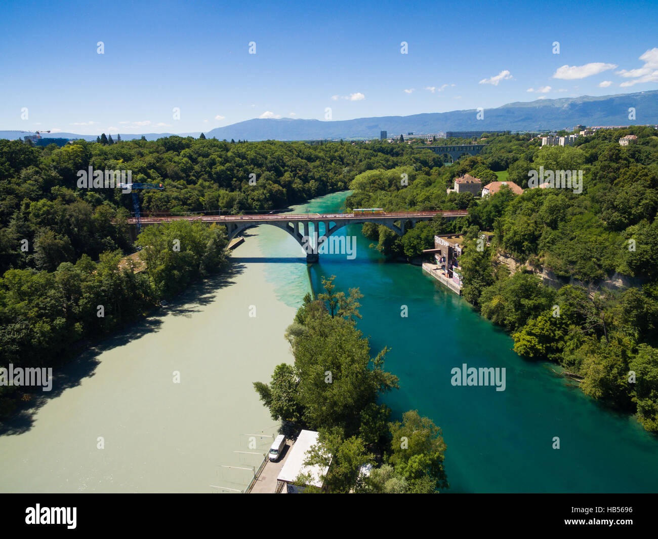 Luftaufnahme der Arve eine Rhone Fluss Zusammenfluss in Genf Schweiz ...