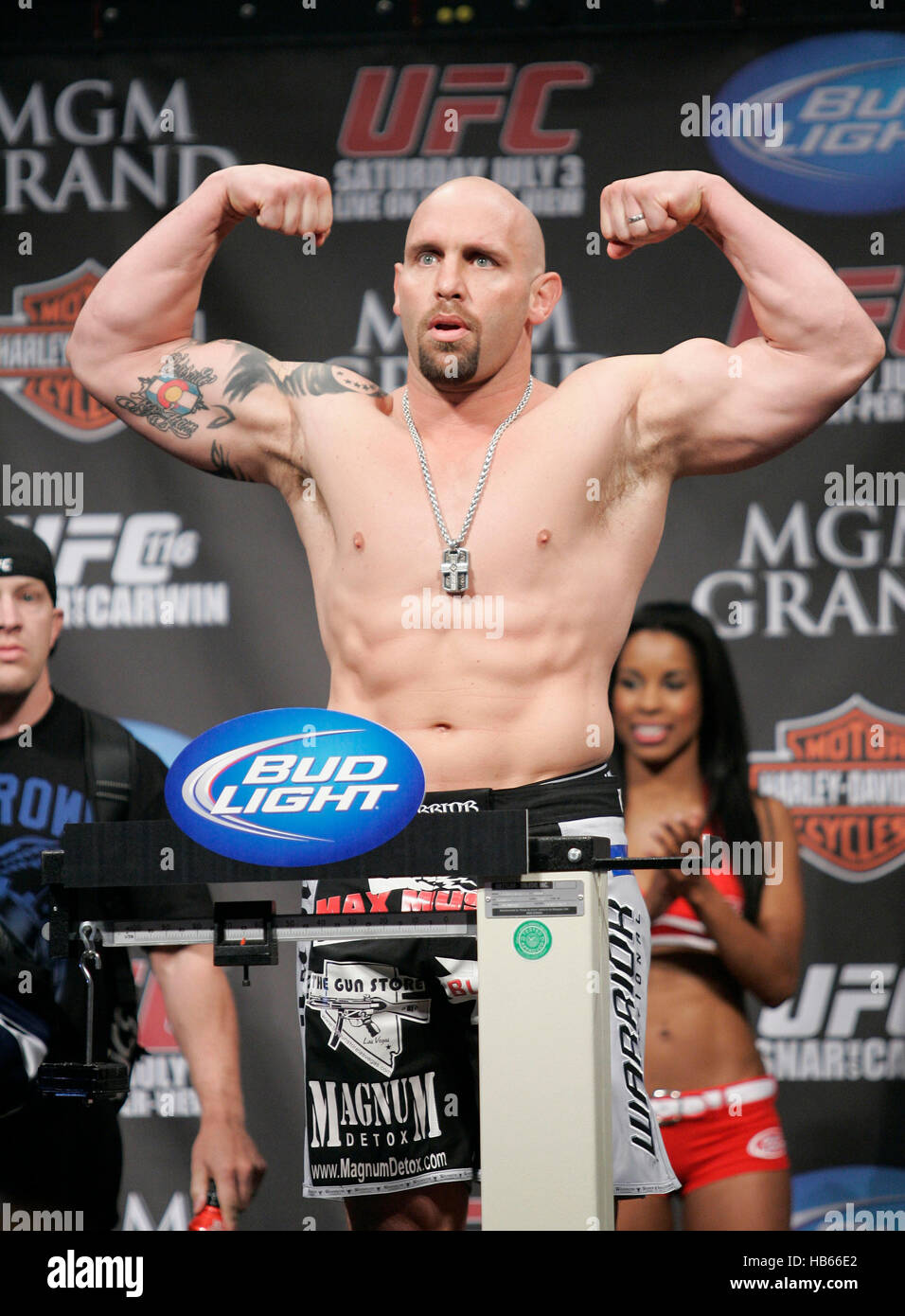 Ufc fighter shane carwin weigh -Fotos und -Bildmaterial in hoher ...