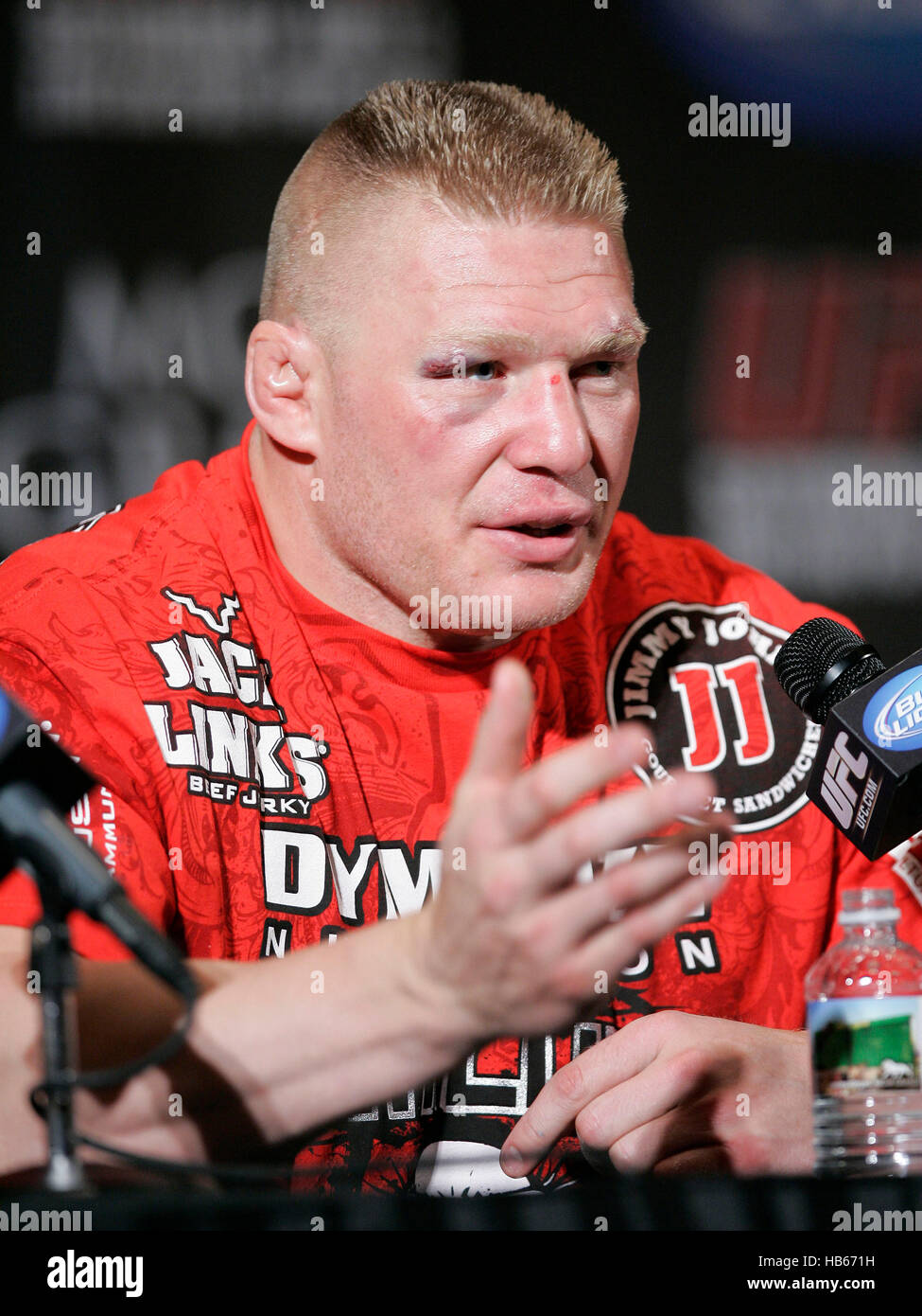 UFC Fighter Brock Lesnar auf einer Pressekonferenz nach UFC 116 im ...