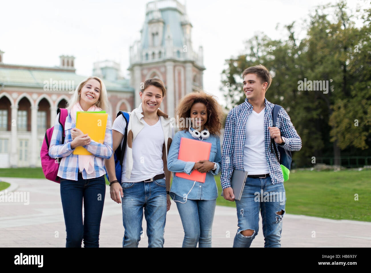 Männliche jugend -Fotos und -Bildmaterial in hoher Auflösung – Alamy