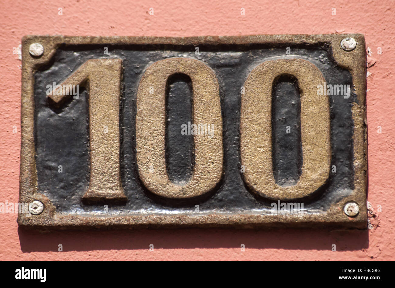 100 nummer -Fotos und -Bildmaterial in hoher Auflösung – Alamy