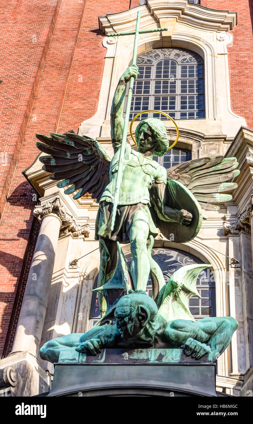 Saint michaels church michel -Fotos und -Bildmaterial in hoher ...