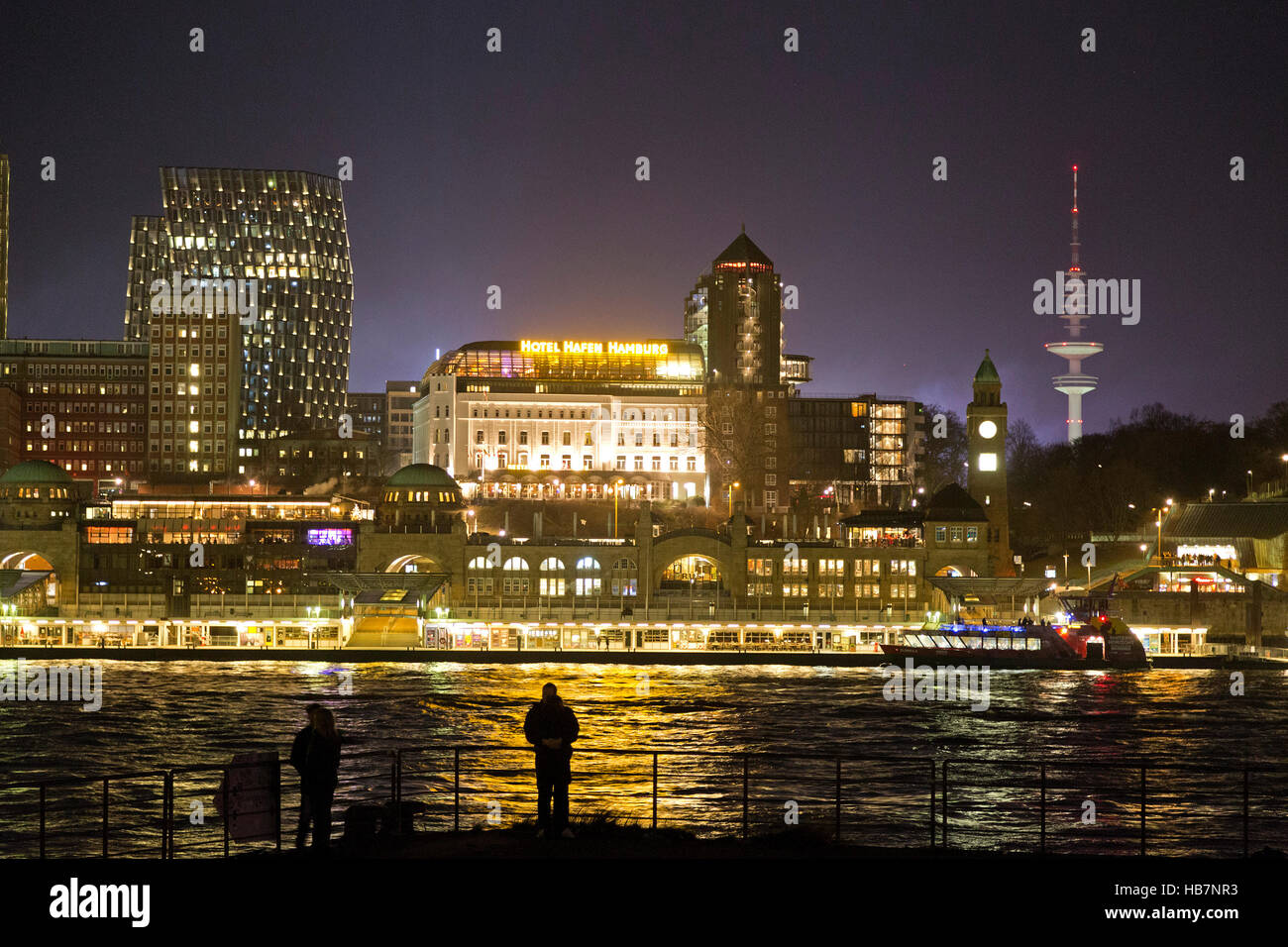 Hamburger anlegestellen hafen nacht -Fotos und -Bildmaterial in hoher Auflösung – Alamy
