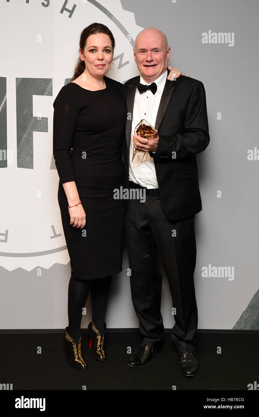 Dave Johns mit den Best Actor Award für I Daniel Blake neben ...