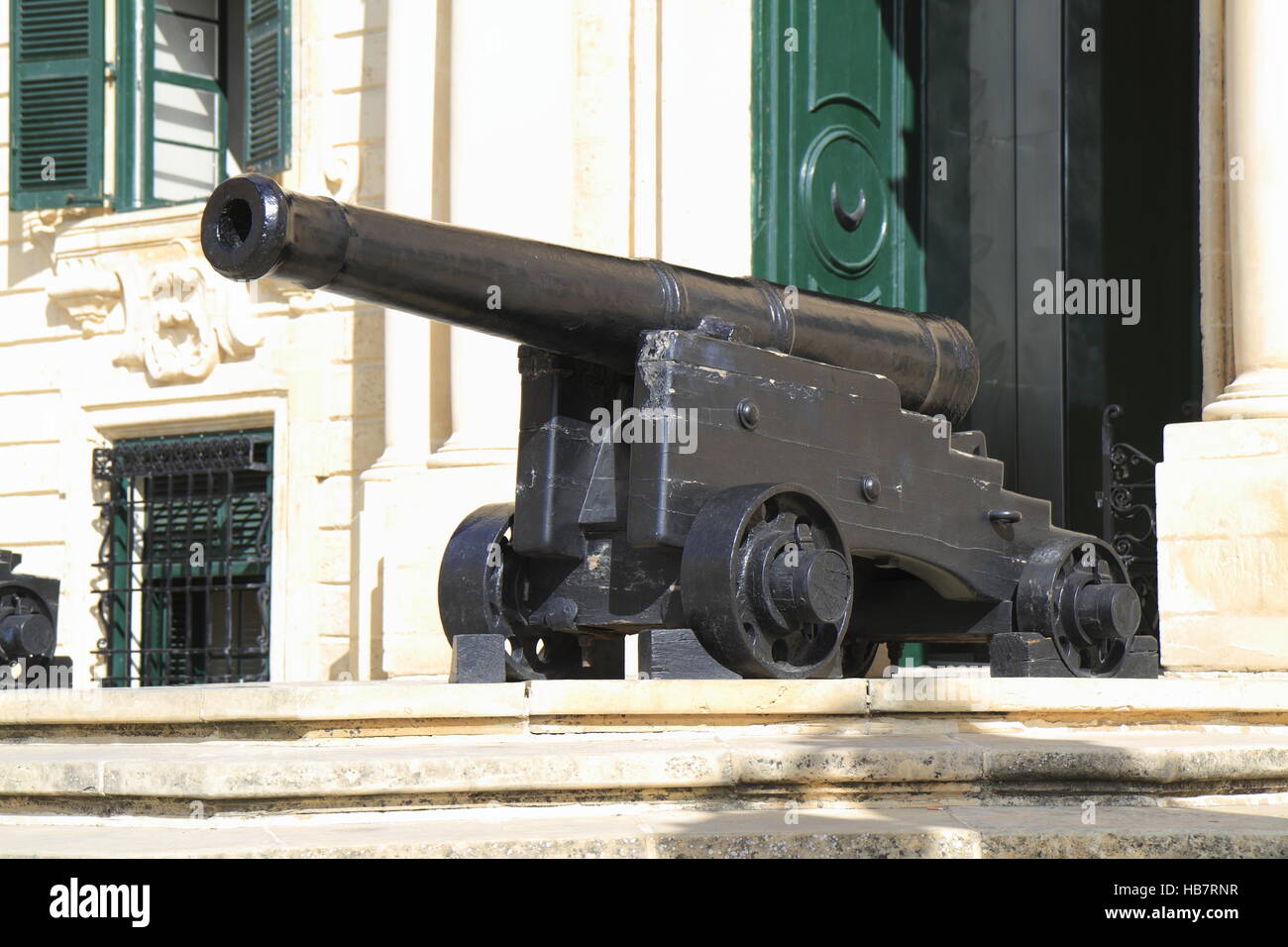 Schuss kanone valletta -Fotos und -Bildmaterial in hoher Auflösung – Alamy