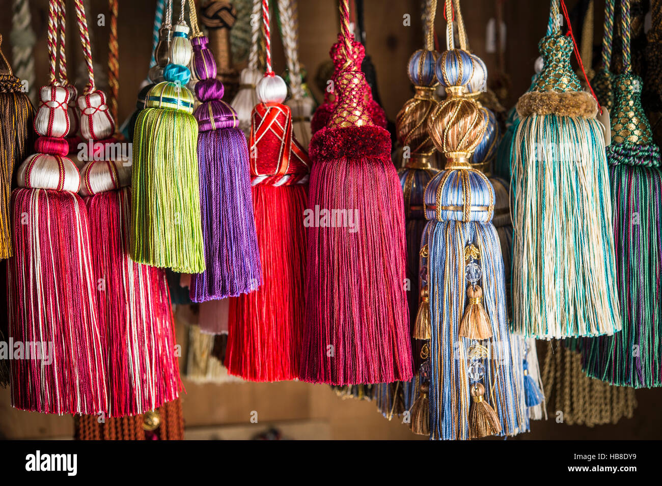 Posamenten, Quasten Fransen mit verschiedenen Mustern, Auswahl von ...