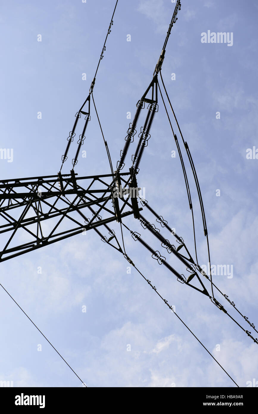 Hochspannungs-Leitungen auf einen Strommast Stockfotografie - Alamy