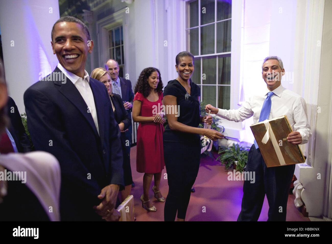 Präsident und Michelle Obama zollen Tribut Rahm Emanuel bei einem ...