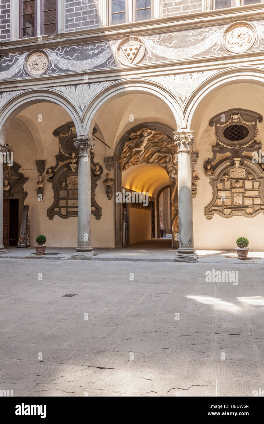 Der Innenhof des Palazzo Medici Riccardi in Florenz, Italien ...