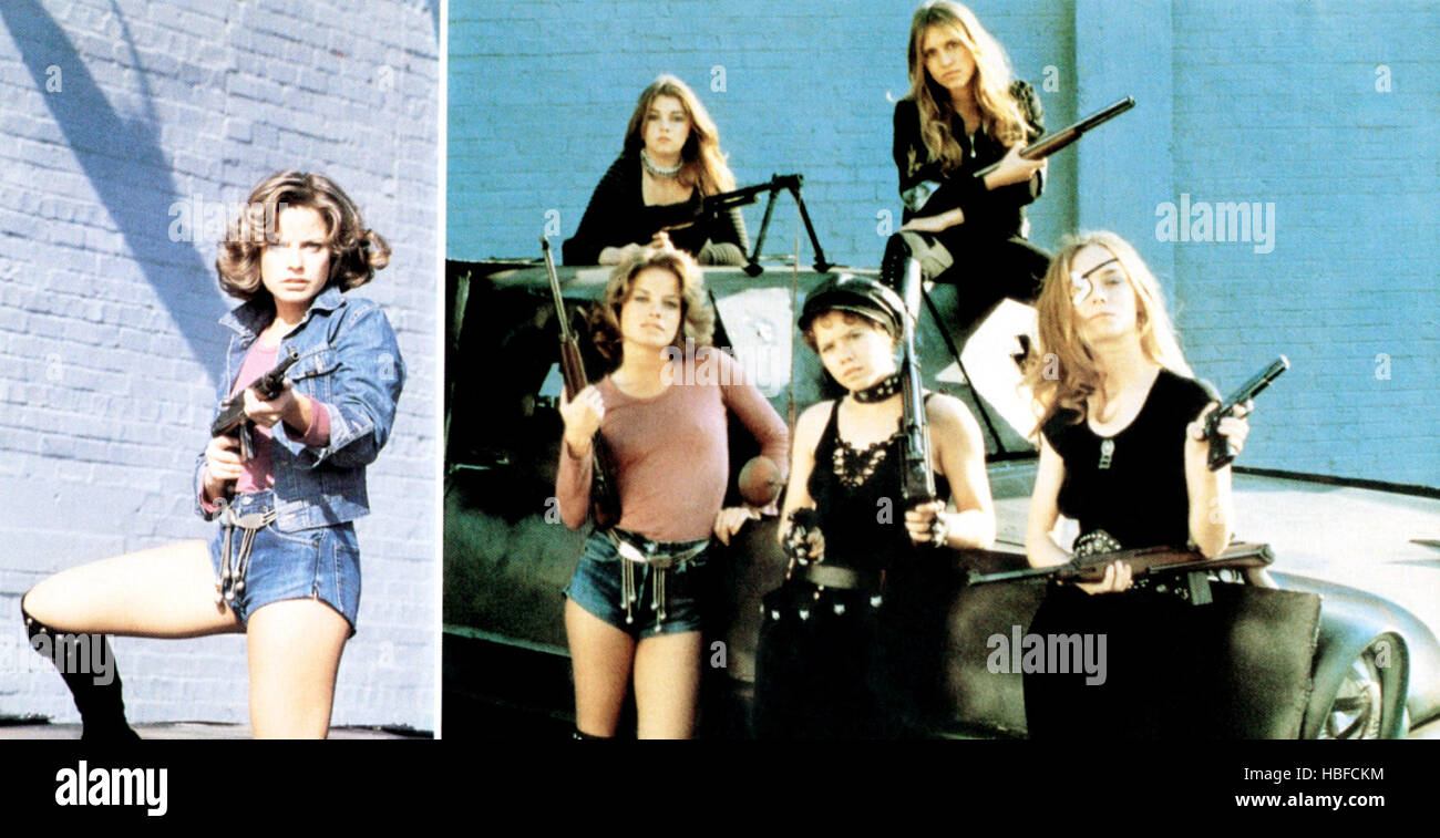 SWITCHBLADE Schwestern, (aka THE JEZEBELS), Joanne Nail (links), vorne ...