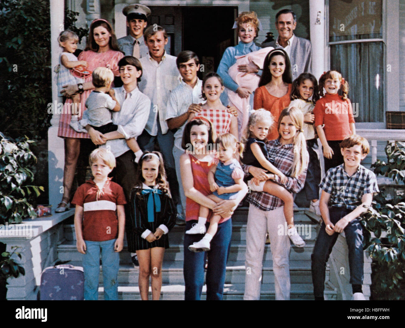 YOURS, MINE und OURS, Lucille Ball, Henry Fonda, (oben rechts), mit ...