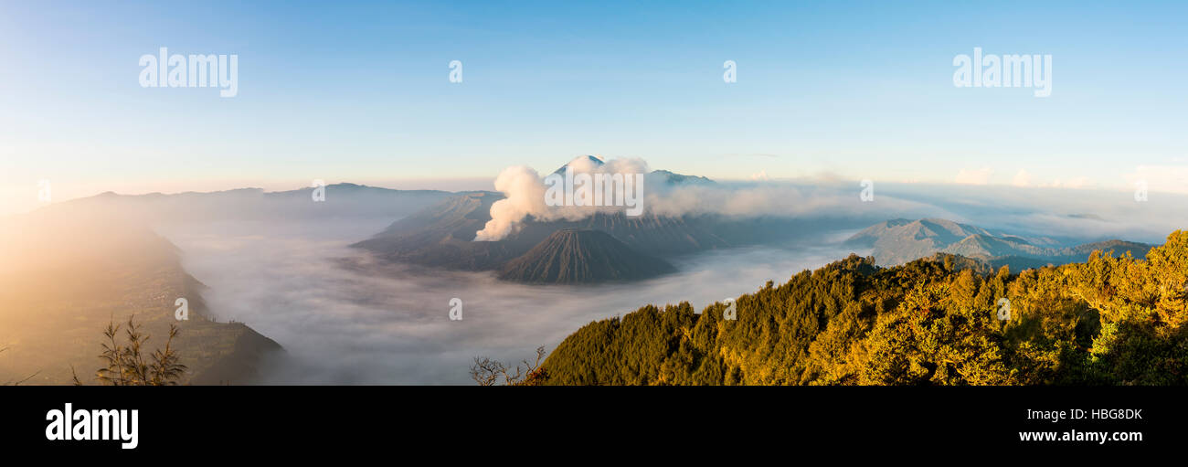 Vulkan und wolken -Fotos und -Bildmaterial in hoher Auflösung – Alamy
