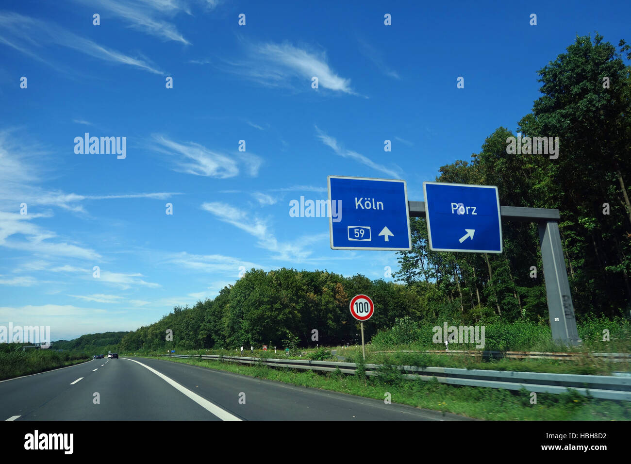 Autobahn Zeichen Köln und Autobahn Ausfahrt porz Stockfotografie - Alamy