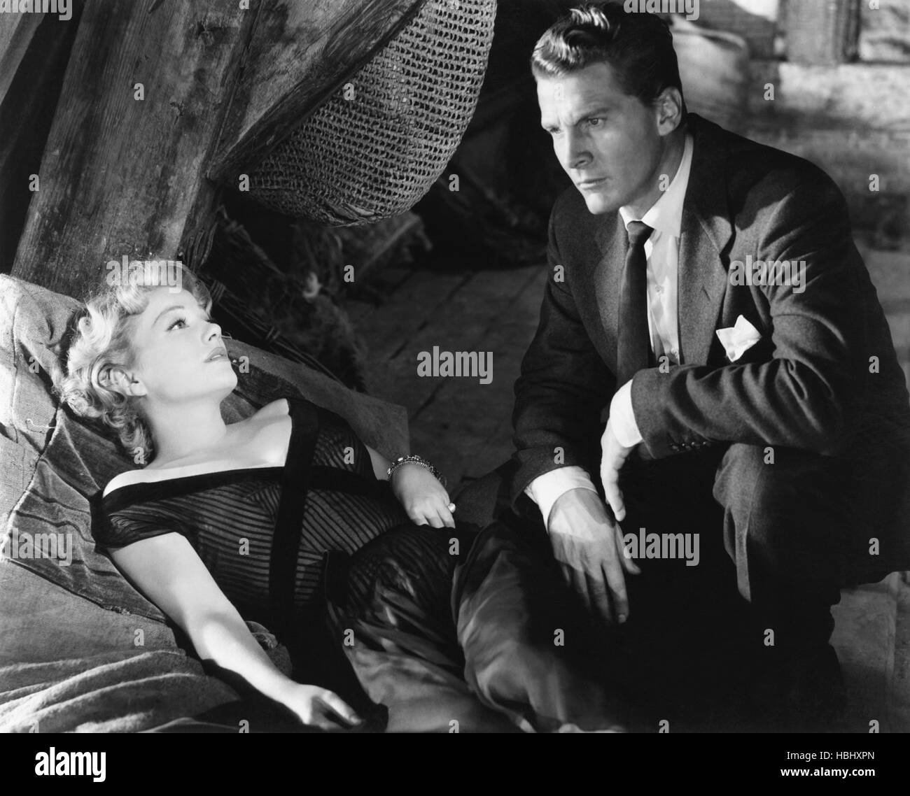 BEDEVILLED, von links: Anne Baxter, Steve Forrest, 1955 Stockfotografie ...