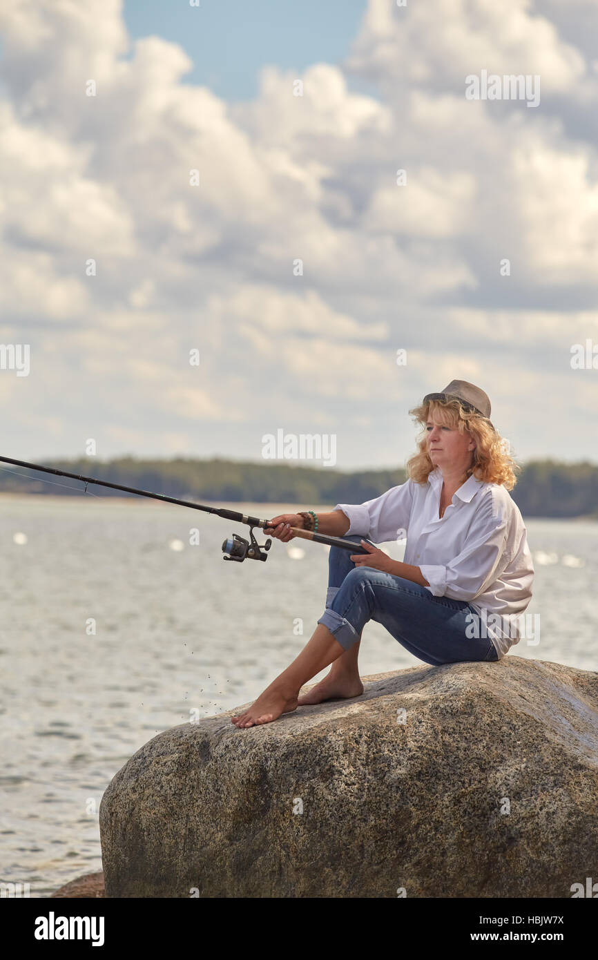 Sitzende fischerfrau Stockfotos und -bilder Kaufen - Alamy