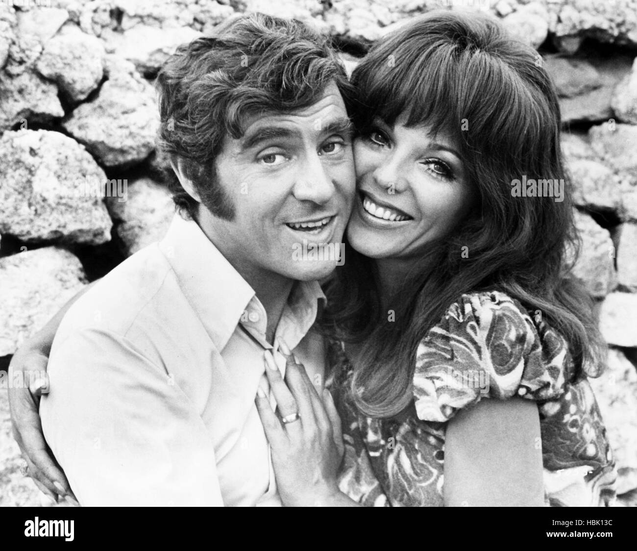 Joan collins und ihr ehemann Schwarzweiß-Stockfotos und -bilder - Alamy