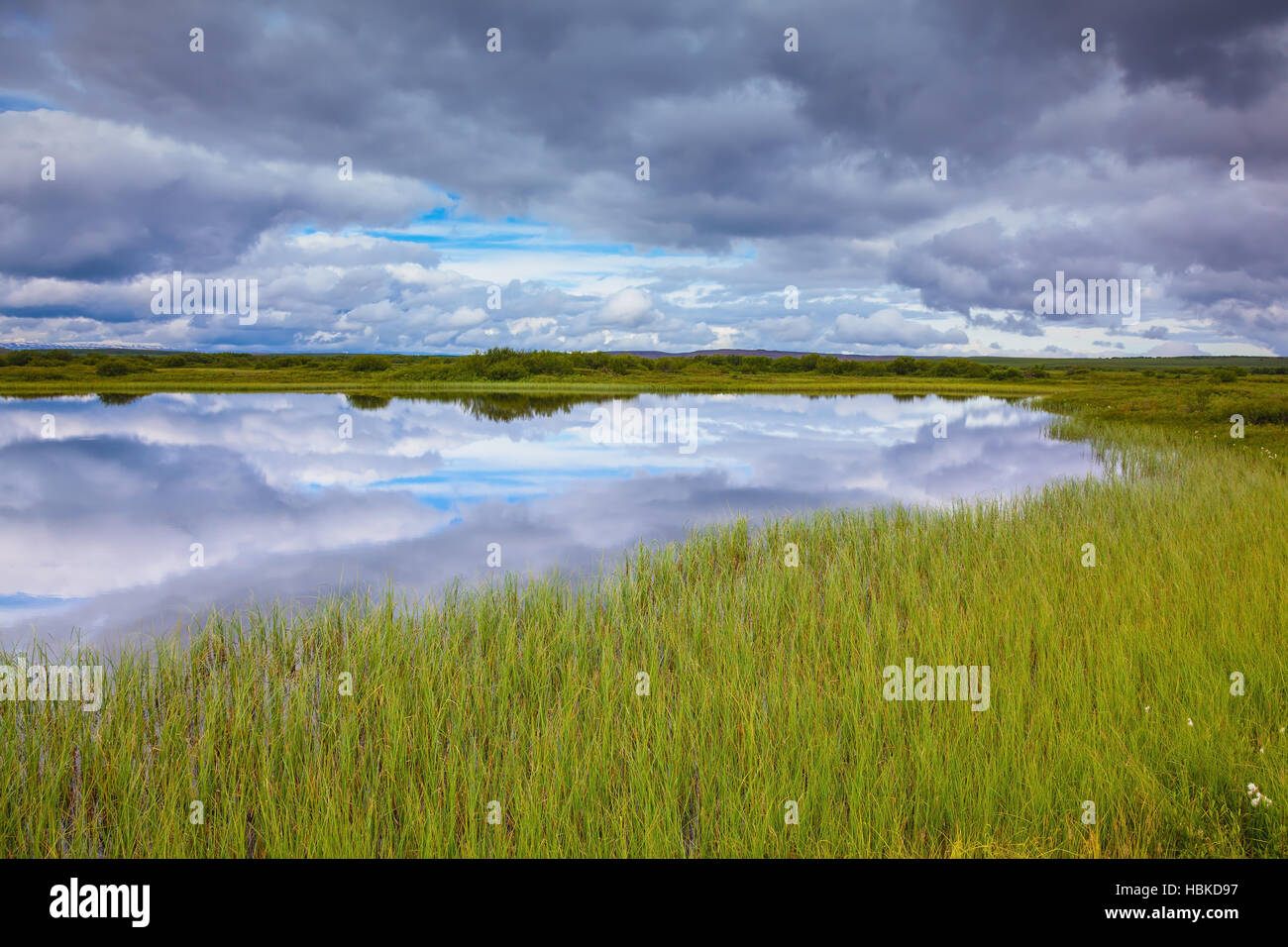 See und wiese -Fotos und -Bildmaterial in hoher Auflösung – Alamy