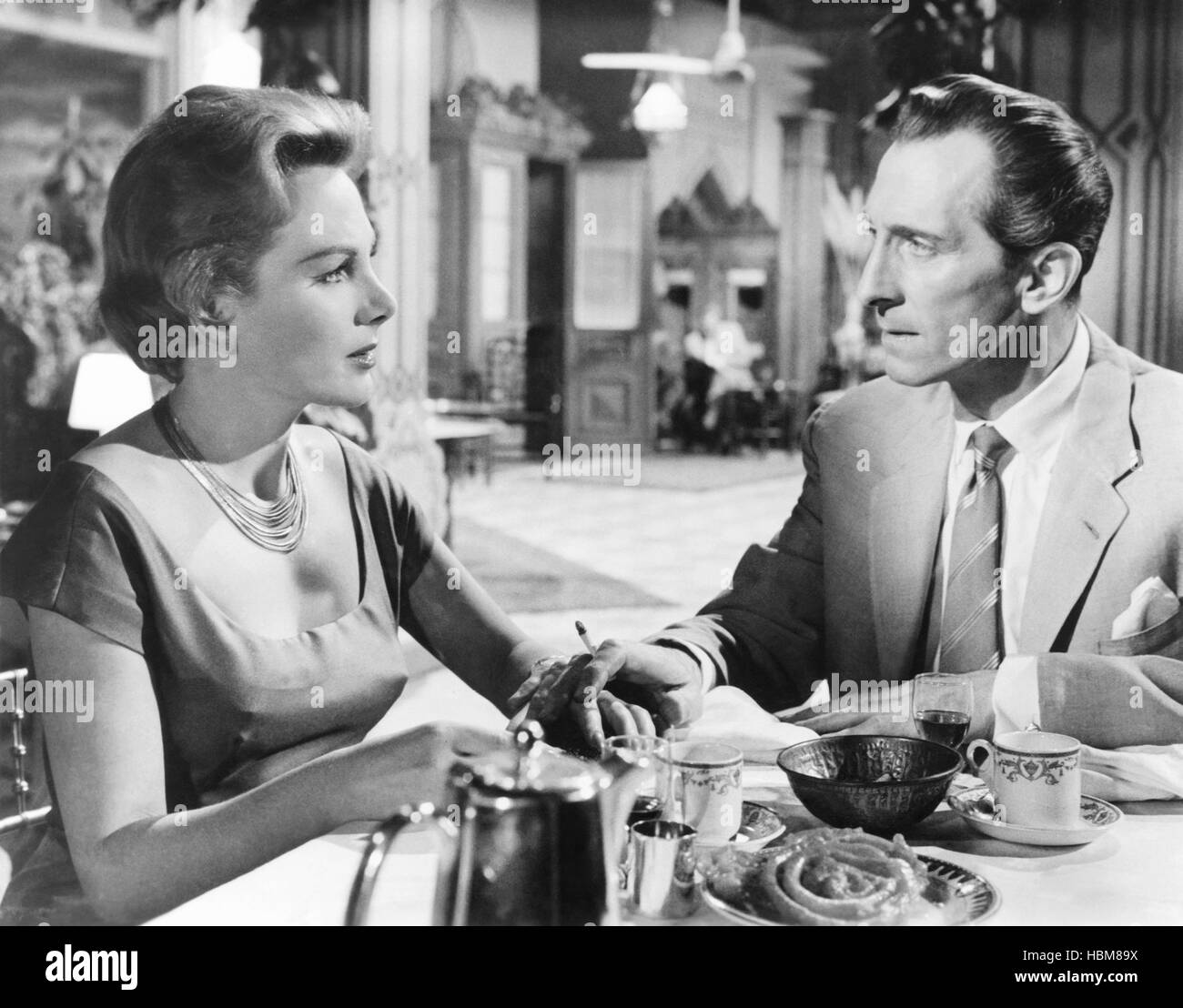 CONE OF SILENCE, (aka TROUBLE IN THE SKY), von links: Delphi Lawrence ...