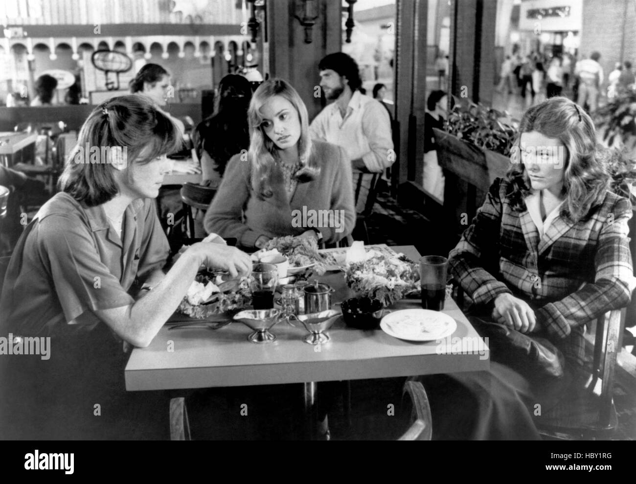 WIE zu BEAT THE HIGH COST OF LIVING, von links, Susan Saint James ...