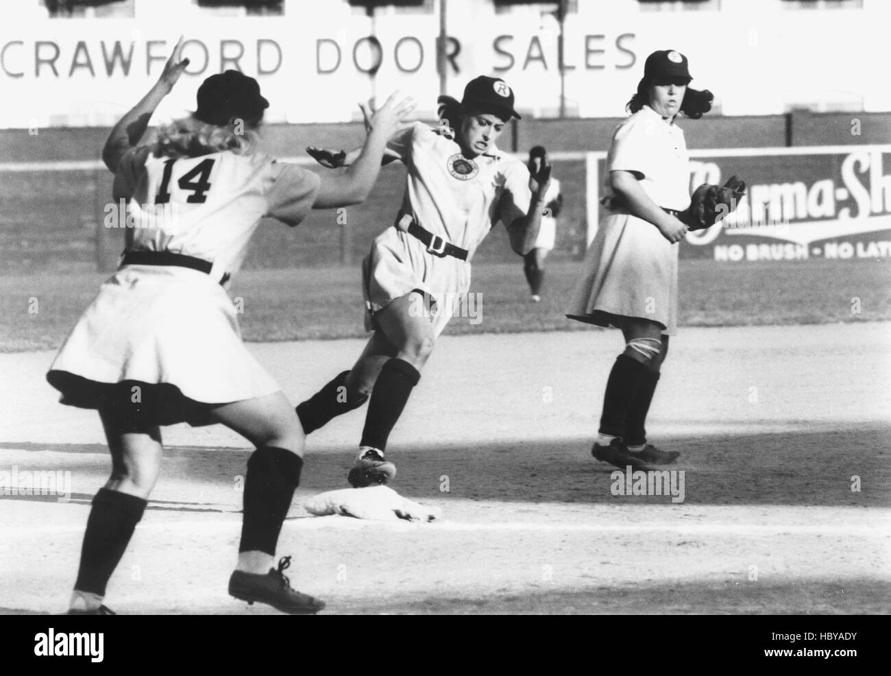 Ein LEAGUE OF THEIR OWN, Bitty Schram, Lori Petty (laufen), Rosie O ...