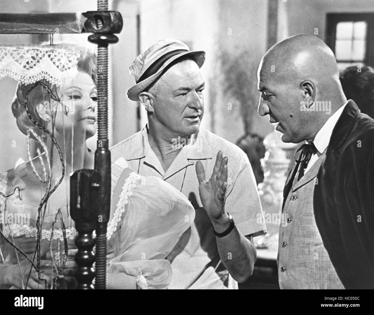 LAND Raider, von links, Arlene Dahl, Direktor Nathan Juran, Telly ...