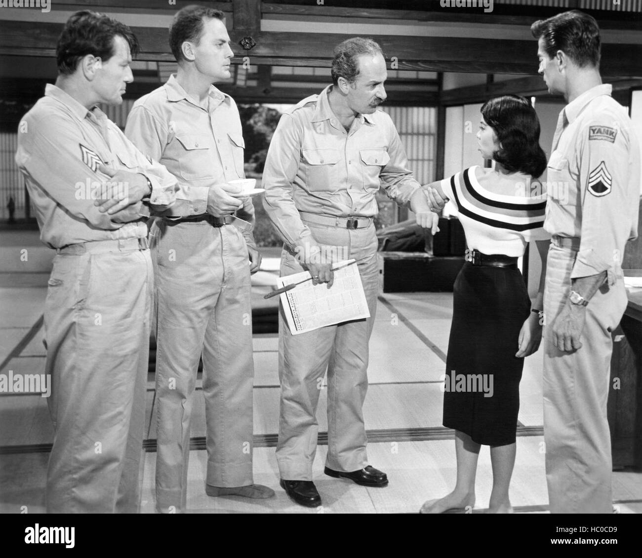 JOE BUTTERFLY, von links: Charles McGraw, John Agar, Keenan Wynn, Reiko ...