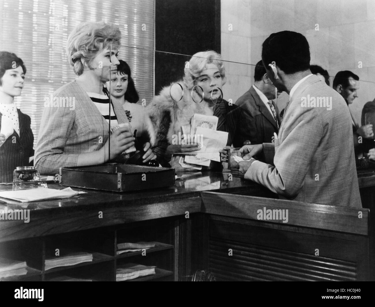 Liebe A LA CARTE, (aka ADUA E LE COMPAGNE), Emmanuelle Riva, Gina ...