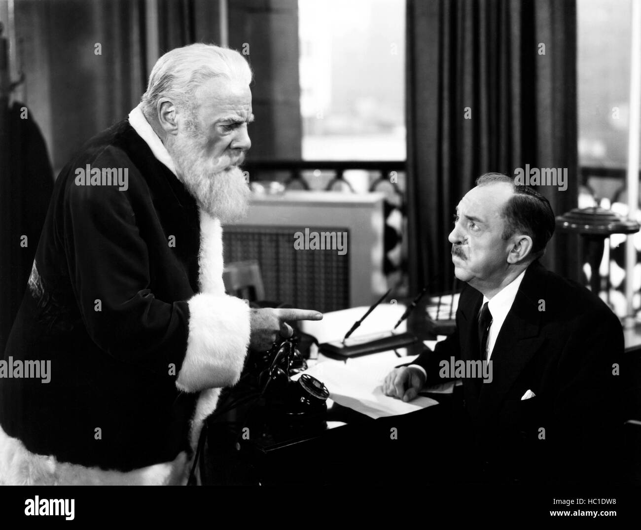 MIRACLE ON 34TH STREET, von links, Edmund Gwenn, Porter Hall, 1947, TM ...