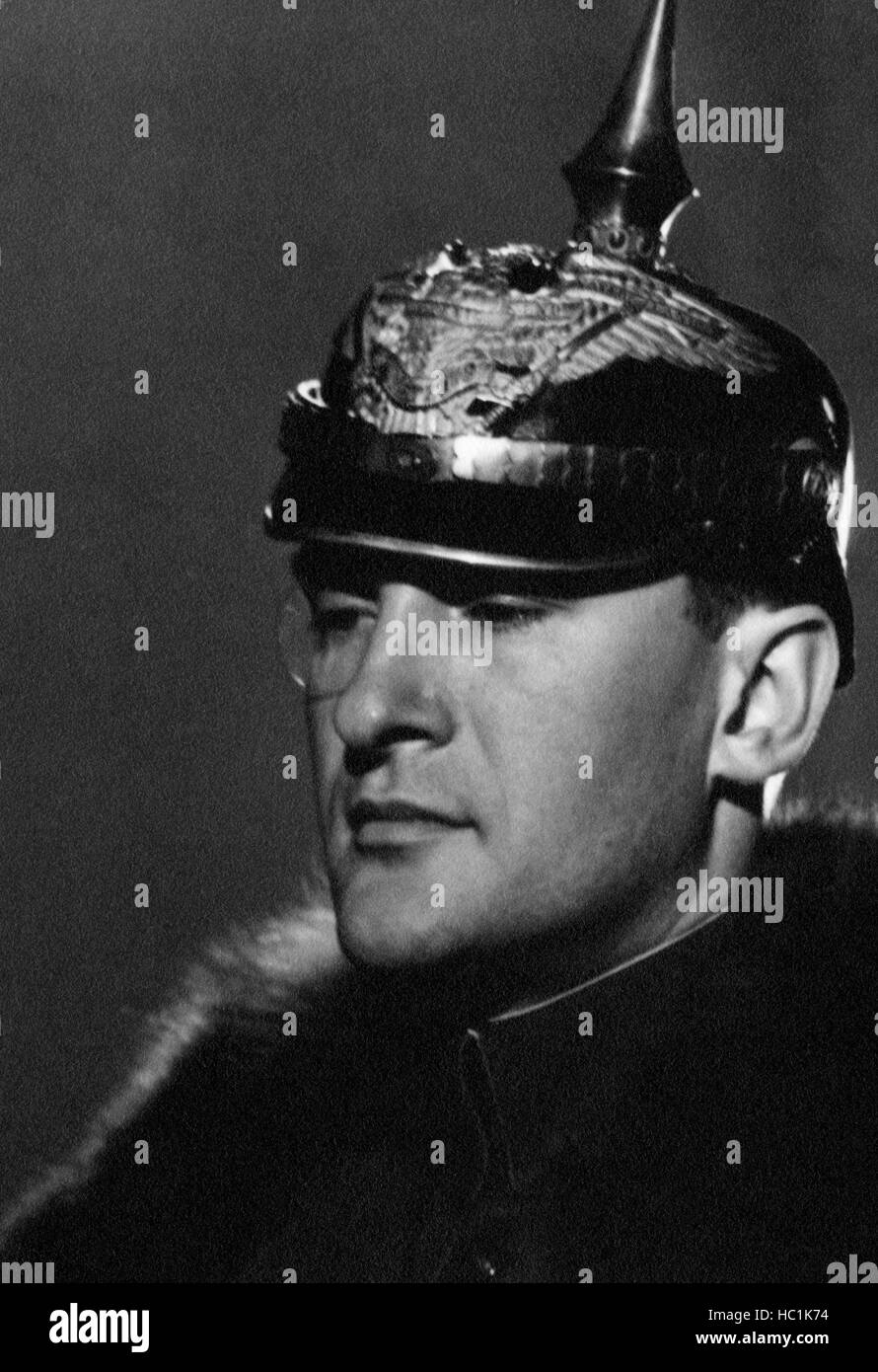 Krankenschwester EDITH CAVELL, George Sanders, tragen ein "Pickelhaube ...