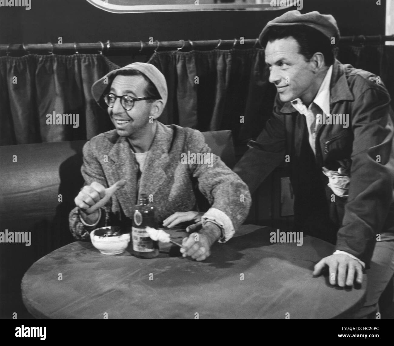 DER Mann mit dem goldenen ARM, von links: Arnold Stang, Frank Sinatra ...