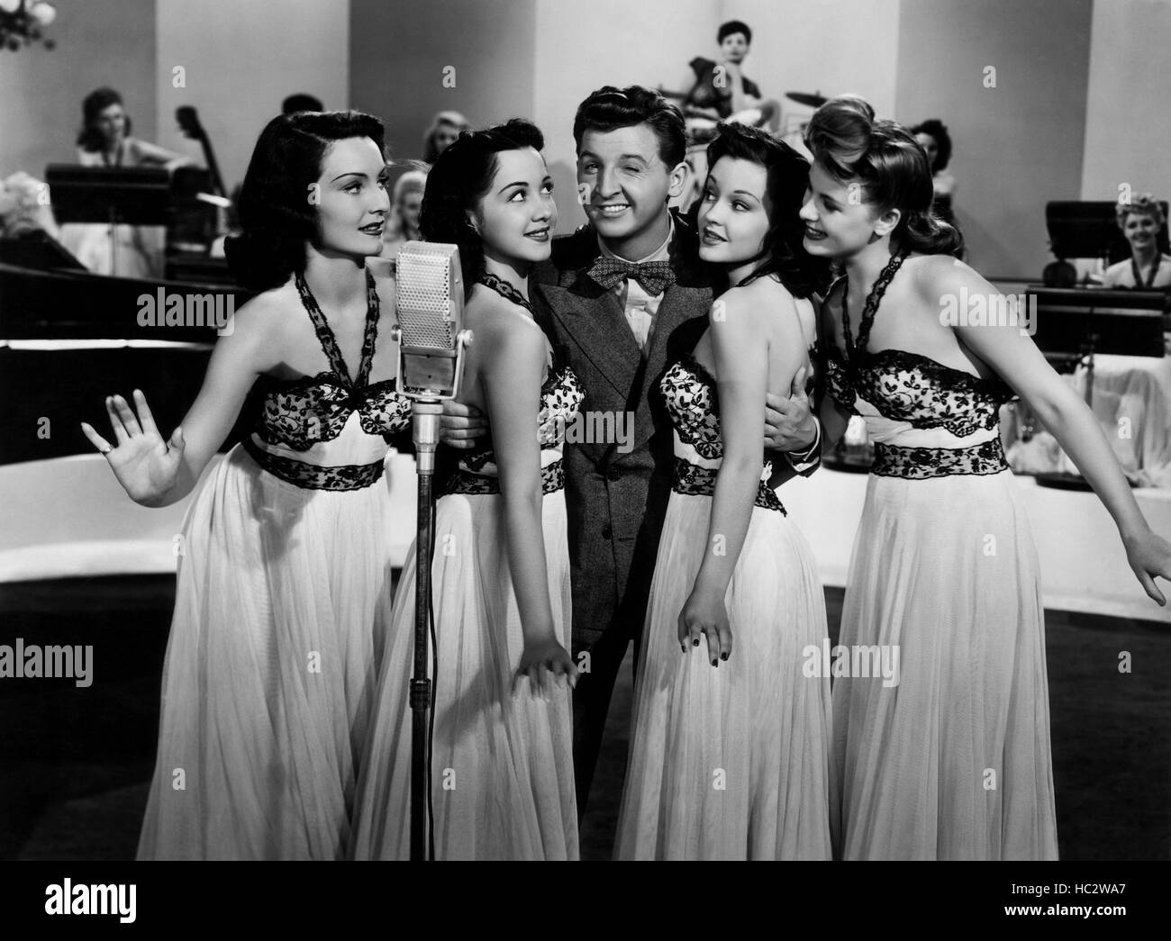 AUS dem Diesseits, Eddie Bracken, mit dem Glamourette Quartett (Nancy ...